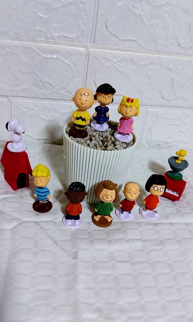 Snoopy Peanuts Set, Hobbies & Toys, Toys & Games on Carousell
