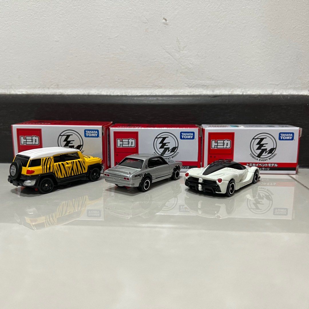 Tomica Event Model Toyota FJ Cruiser, Nissan Skyline 2000GT-R Racing ...
