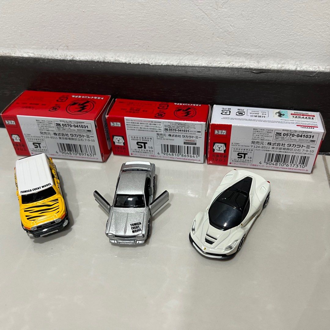 Tomica Event Model Toyota FJ Cruiser, Nissan Skyline 2000GT-R Racing ...