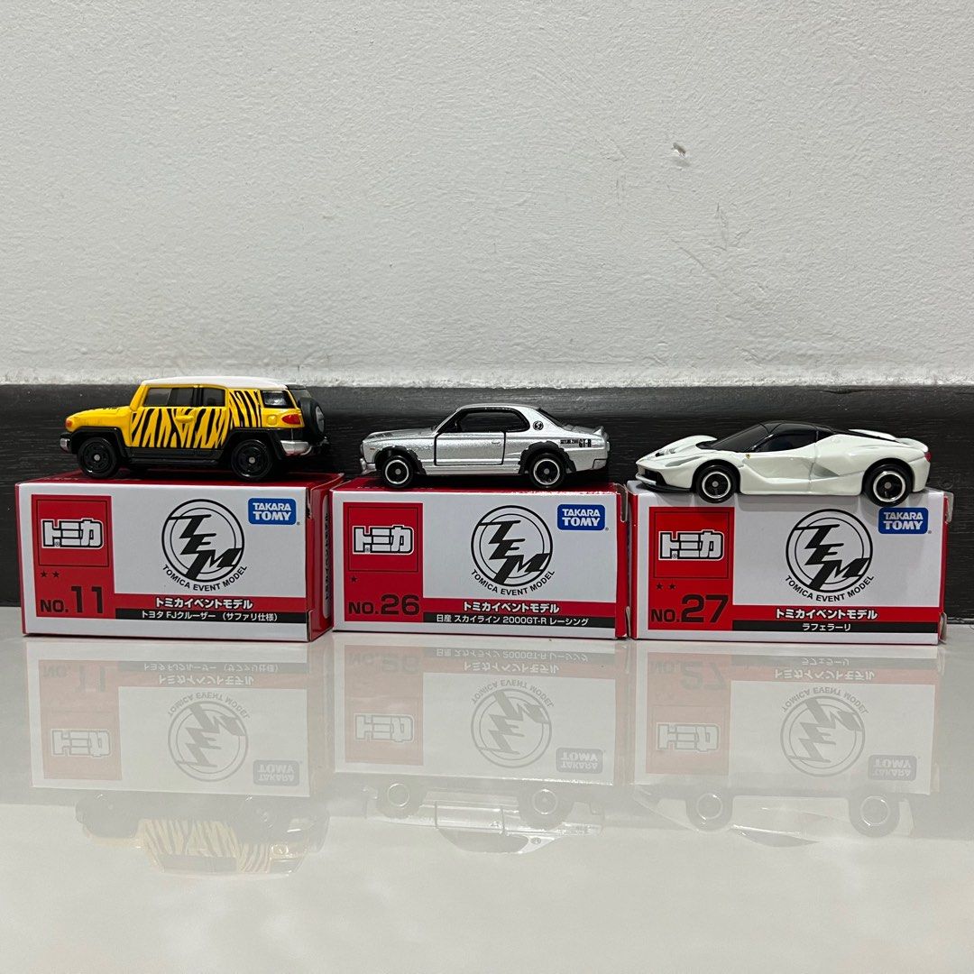 Tomica Event Model Toyota FJ Cruiser, Nissan Skyline 2000GT-R Racing ...
