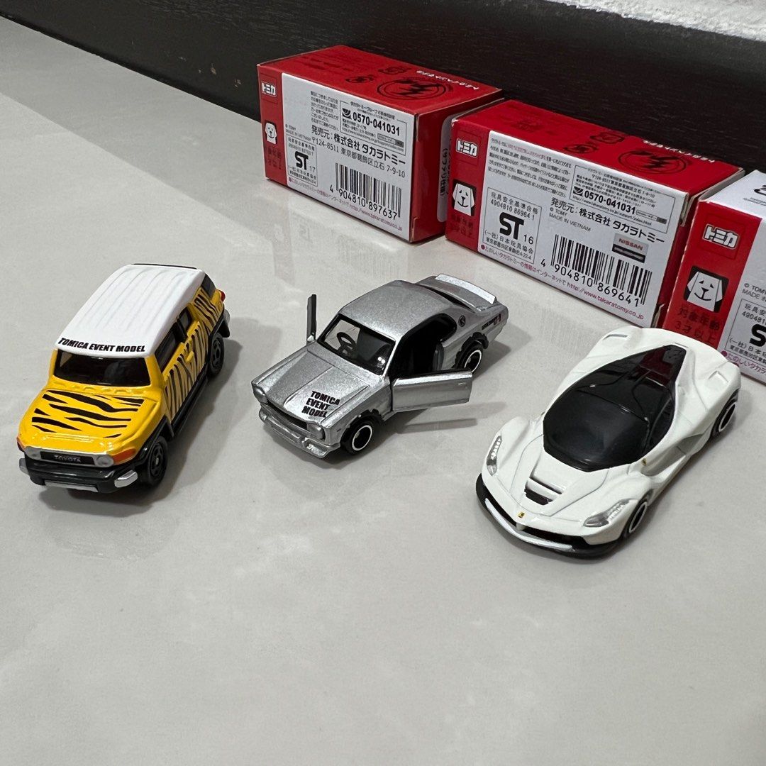 Tomica Event Model Toyota FJ Cruiser, Nissan Skyline 2000GT-R Racing ...