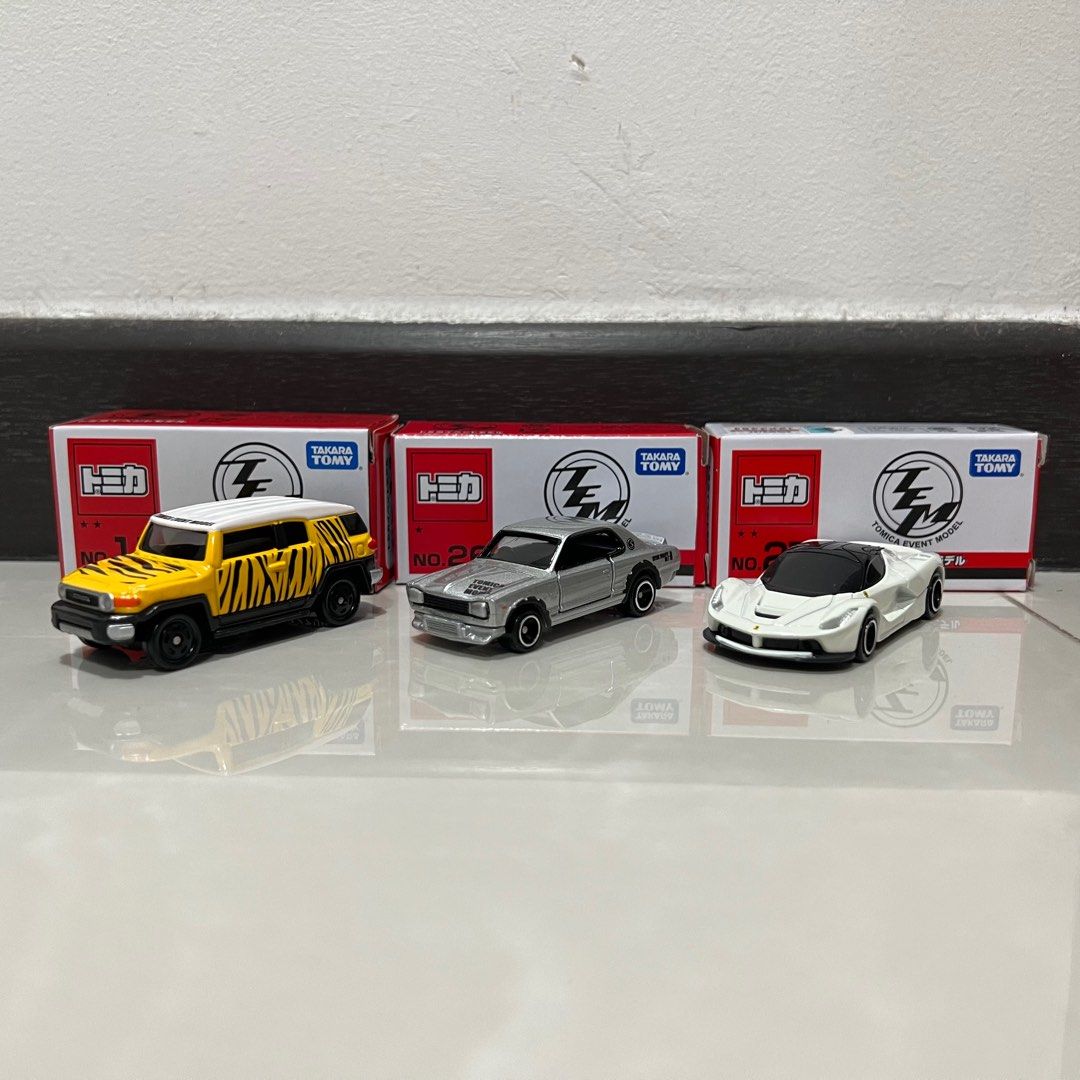 Tomica Event Model Toyota FJ Cruiser, Nissan Skyline 2000GT-R Racing ...