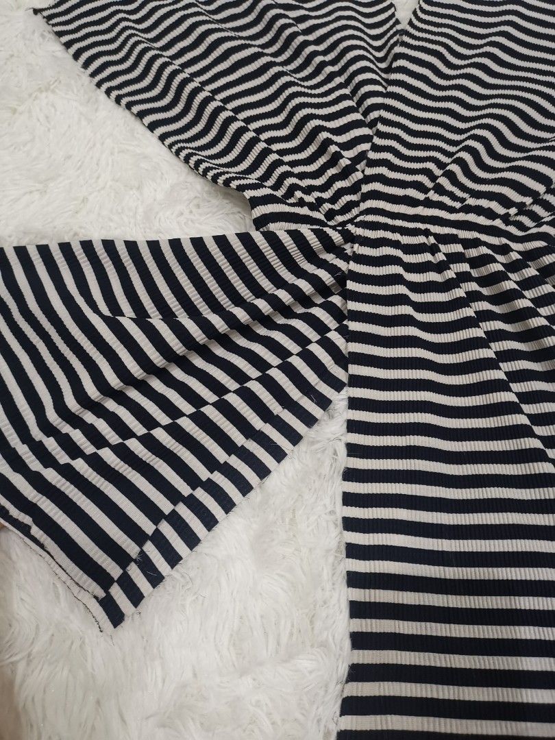 Top nyla basic, Fesyen Wanita, Pakaian Wanita, Atasan di Carousell