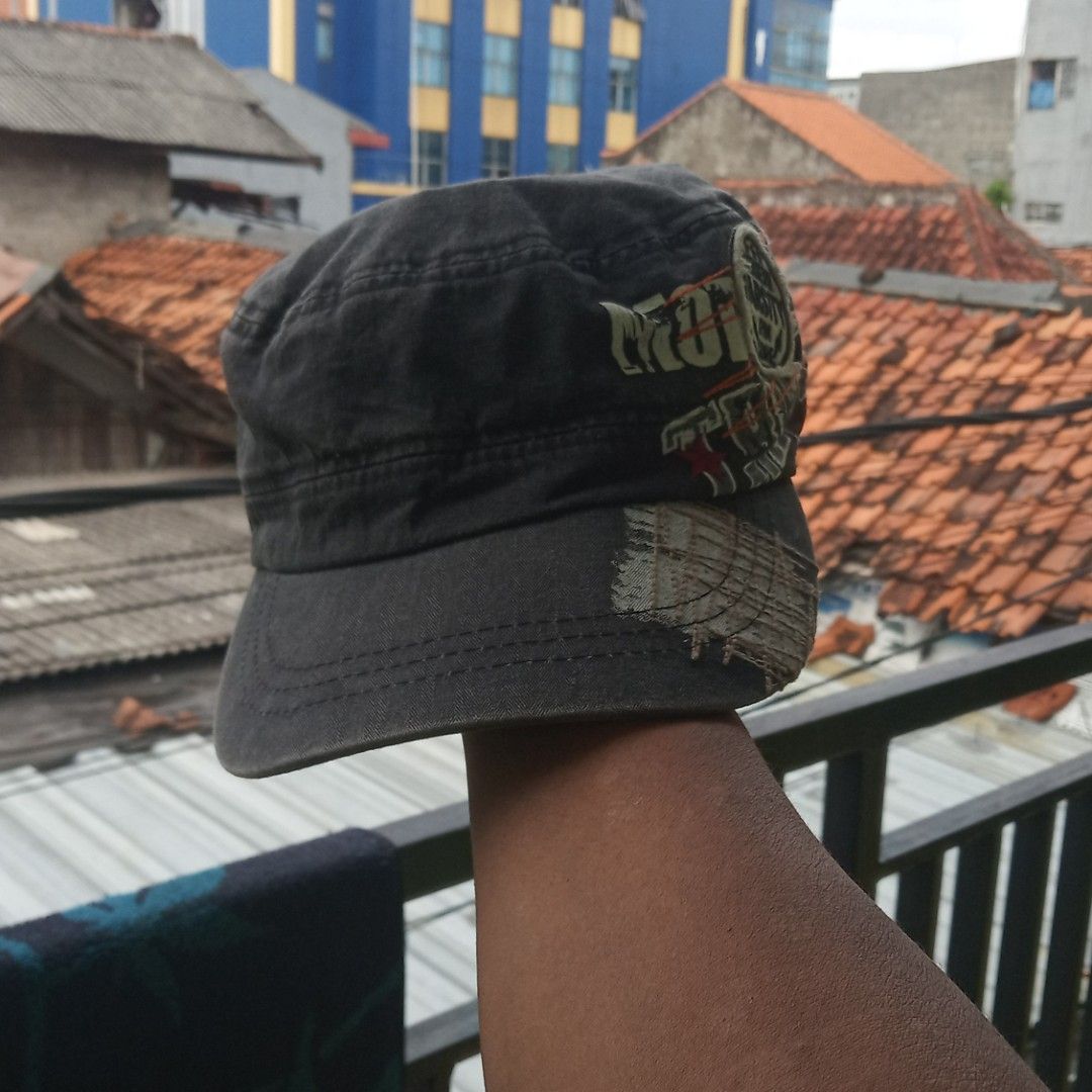 Topi Comando Modern varsity, Fesyen Pria, Aksesoris, Topi di Carousell