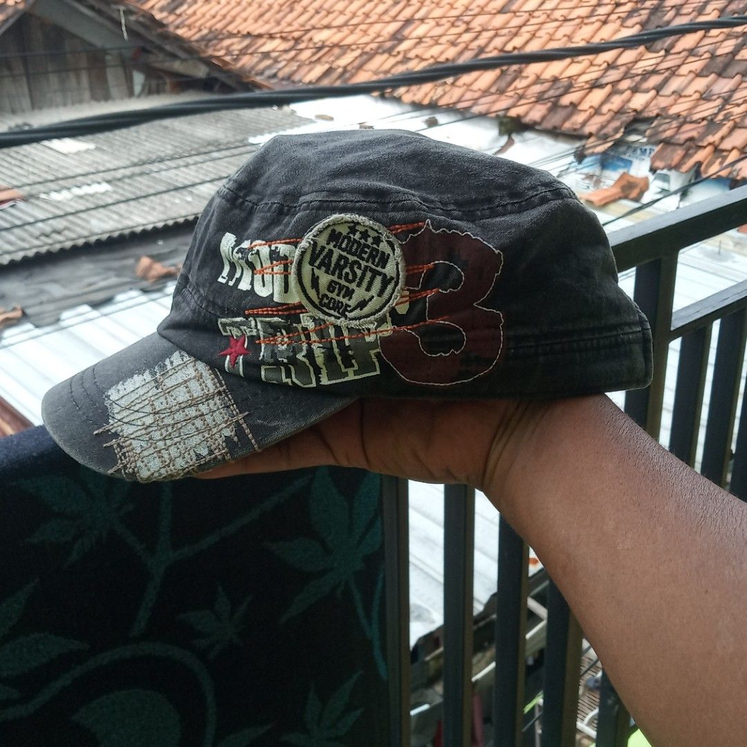 Topi Comando Modern varsity, Fesyen Pria, Aksesoris, Topi di Carousell