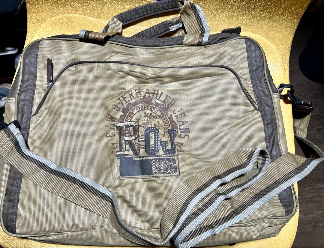 Used once Bench Messenger Sling Laptop Bag with handle and detachable ...