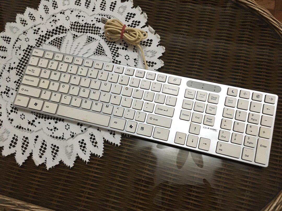 RUSH COD! White computer keyboard with numpad, Computers & Tech, Parts ...