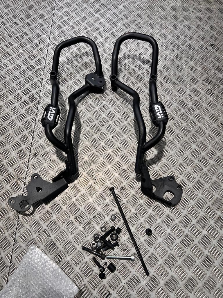 Yamaha TRACER 9 GT Engine Guards GIVI TN2159B, Motorcycles, Motorcycle ...