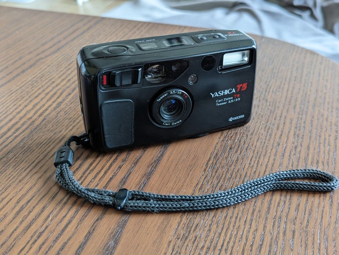 Yashica T5 (Black) Carl Zeiss , good working condition, Photography, Cameras on Carousell