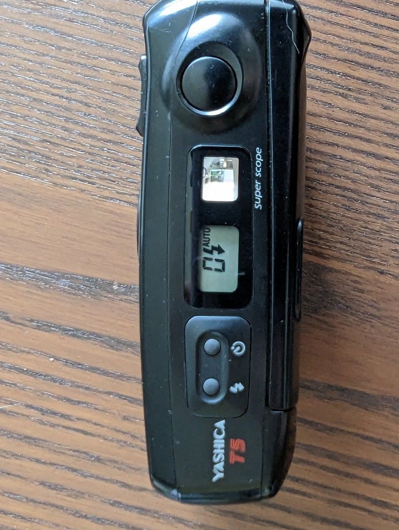 Yashica T5 (Black) Carl Zeiss , good working condition, Photography, Cameras on Carousell