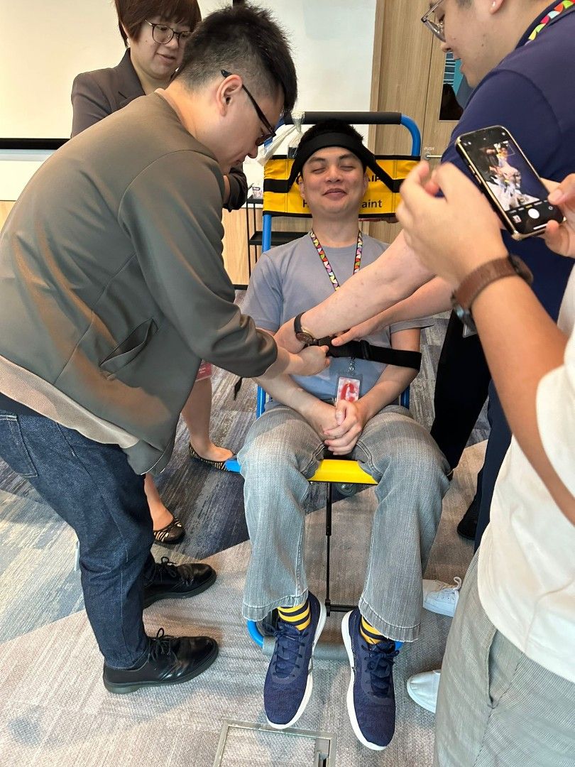 Yashica T5 (Black) Carl Zeiss , good working condition, Photography, Cameras on Carousell