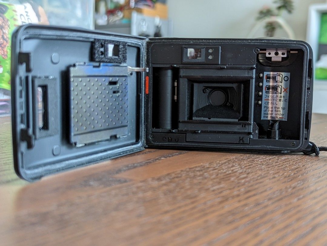 Yashica T5 (Black) Carl Zeiss , good working condition, Photography, Cameras on Carousell