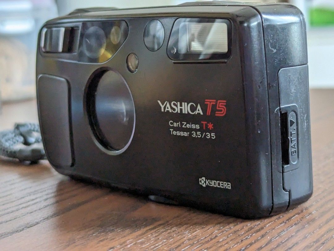 Yashica T5 (Black) Carl Zeiss , good working condition, Photography, Cameras on Carousell