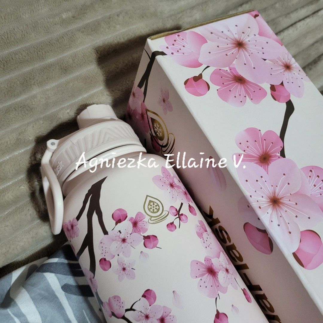 32oz Aquaflask Sakura Edition, Furniture & Home Living, Kitchenware ...