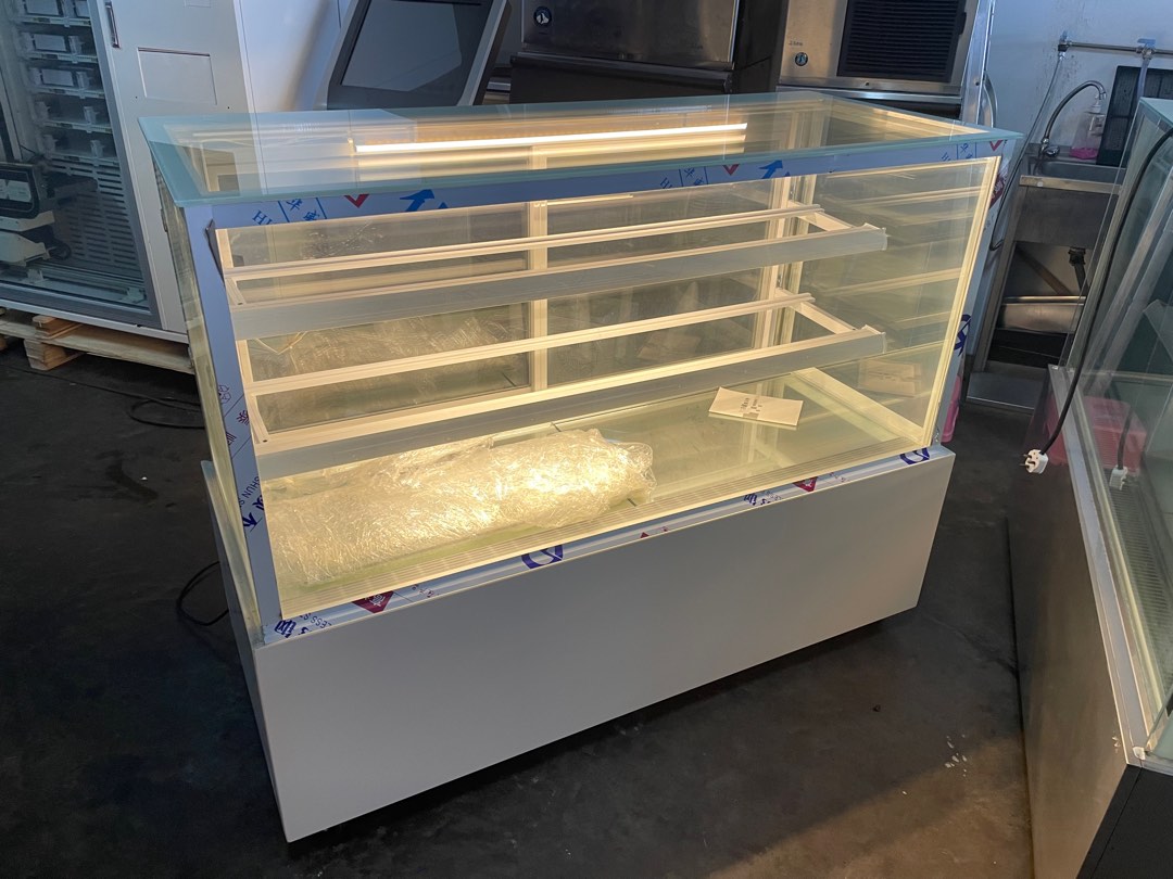 5 feet cake display chiller, TV & Home Appliances, Kitchen Appliances ...