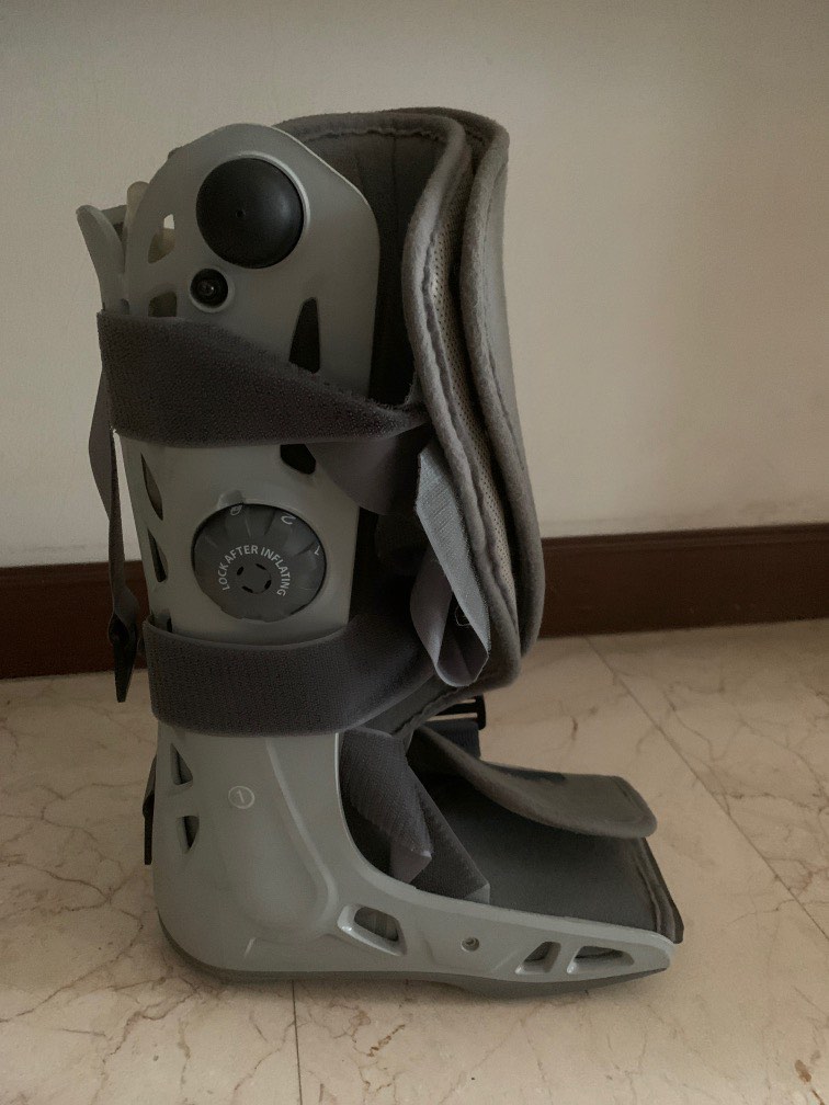 Aircast boot, Sports Equipment, Other Sports Equipment and Supplies on Carousell