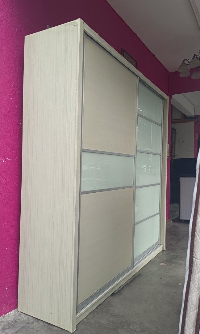 Almari pakaian saiz besar 8x8 Terpakai, Furniture & Home Living ...