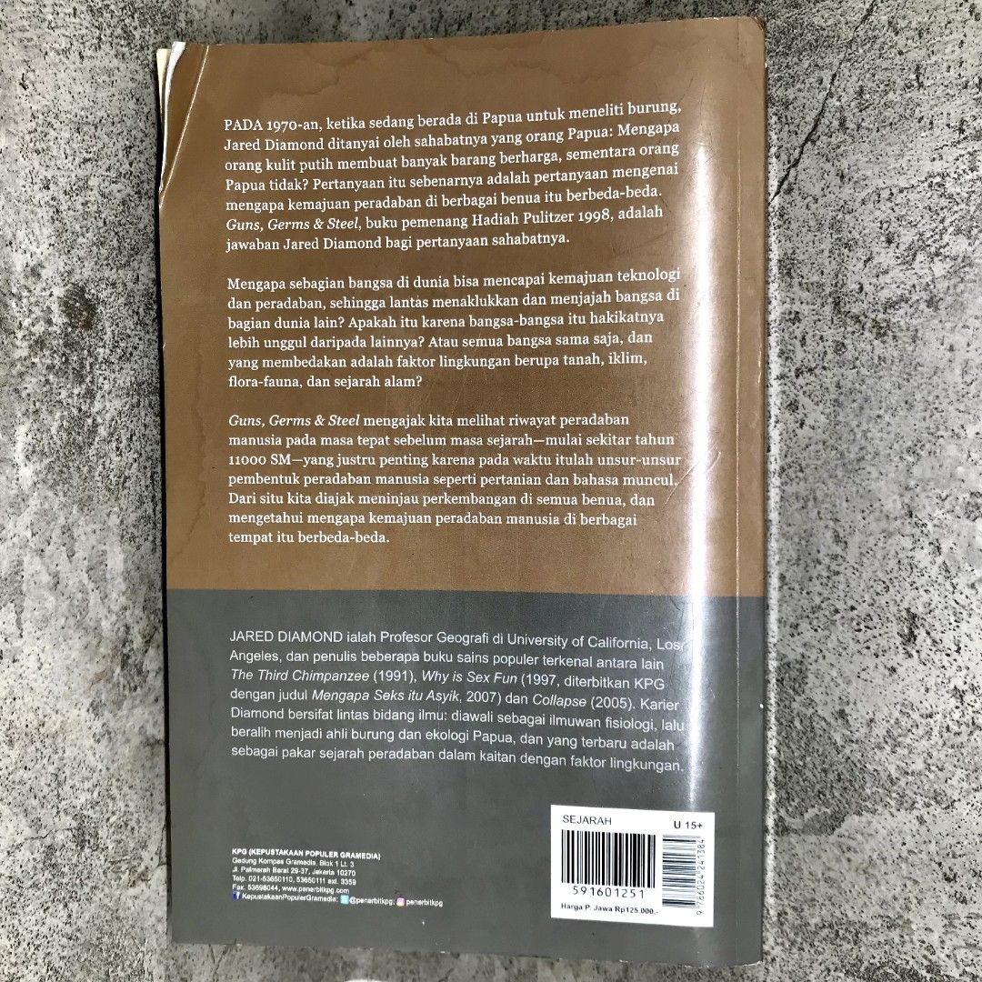 Buku "Guns, Germs & Steel" oleh Jared Diamond, Buku & Alat Tulis, Buku di Carousell