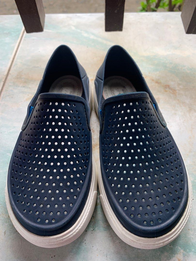 Crocs c11 on Carousell