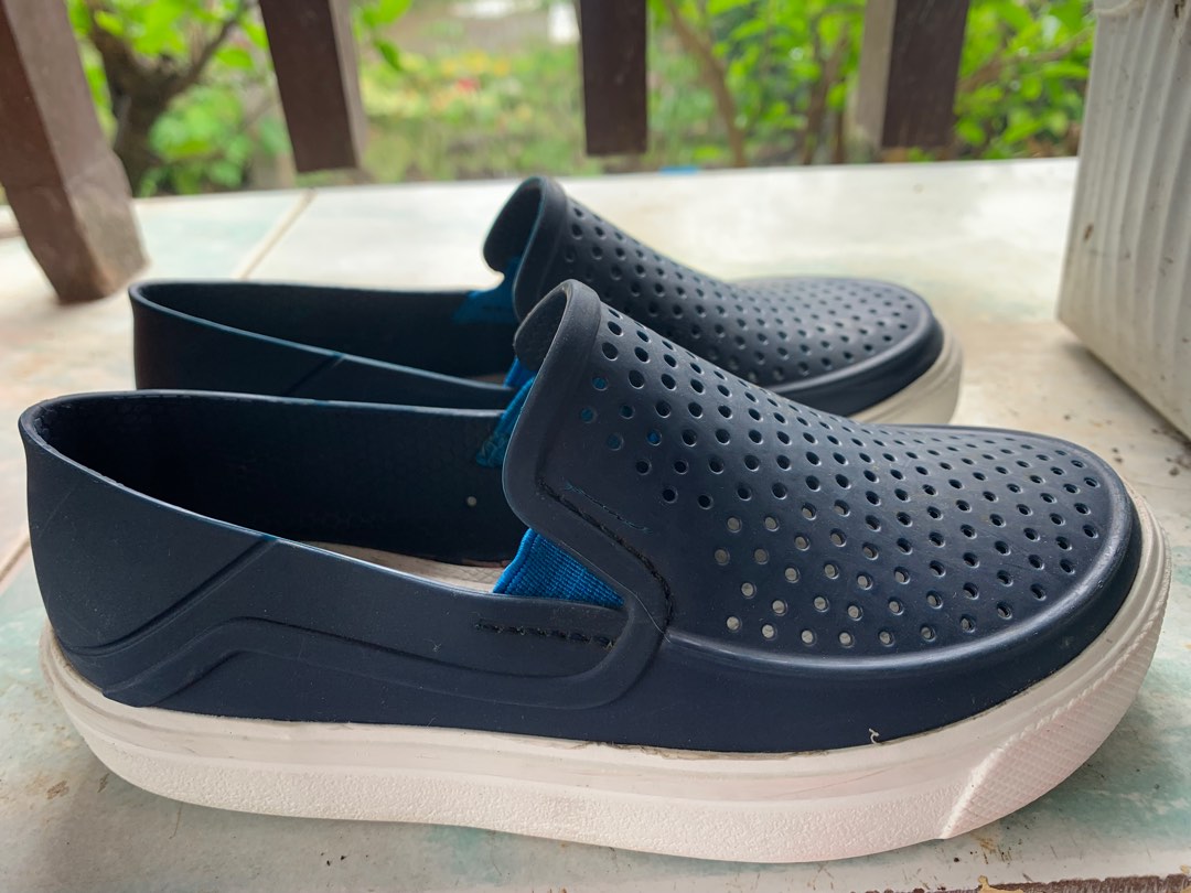 Crocs c11 on Carousell