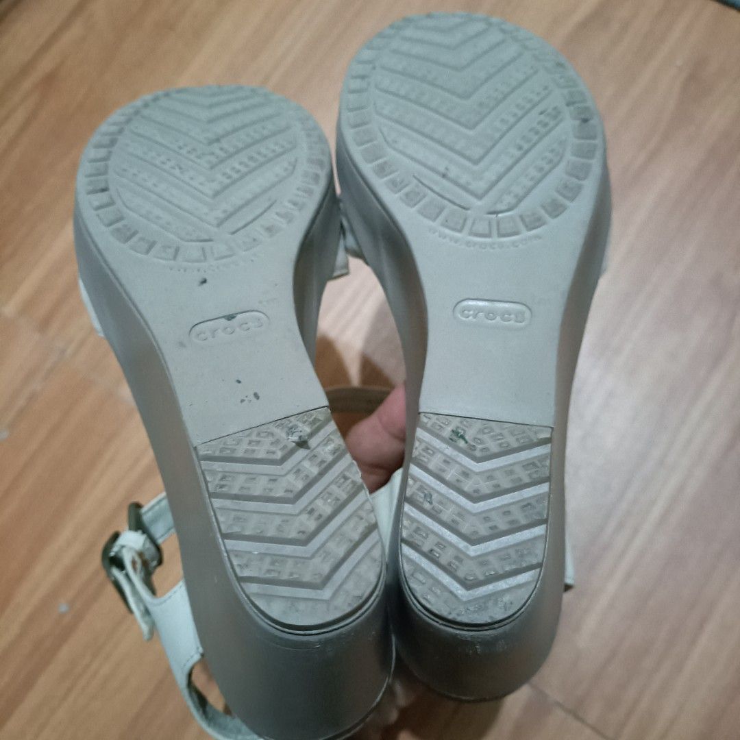 Auth-Crocs hills, Women's Fashion, Footwear, Flats & Sandals on Carousell