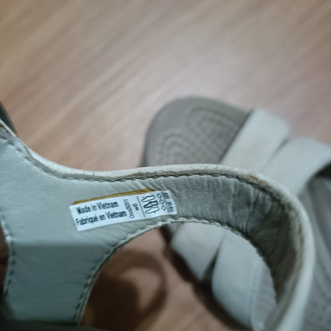 Auth-Crocs hills, Women's Fashion, Footwear, Flats & Sandals on Carousell