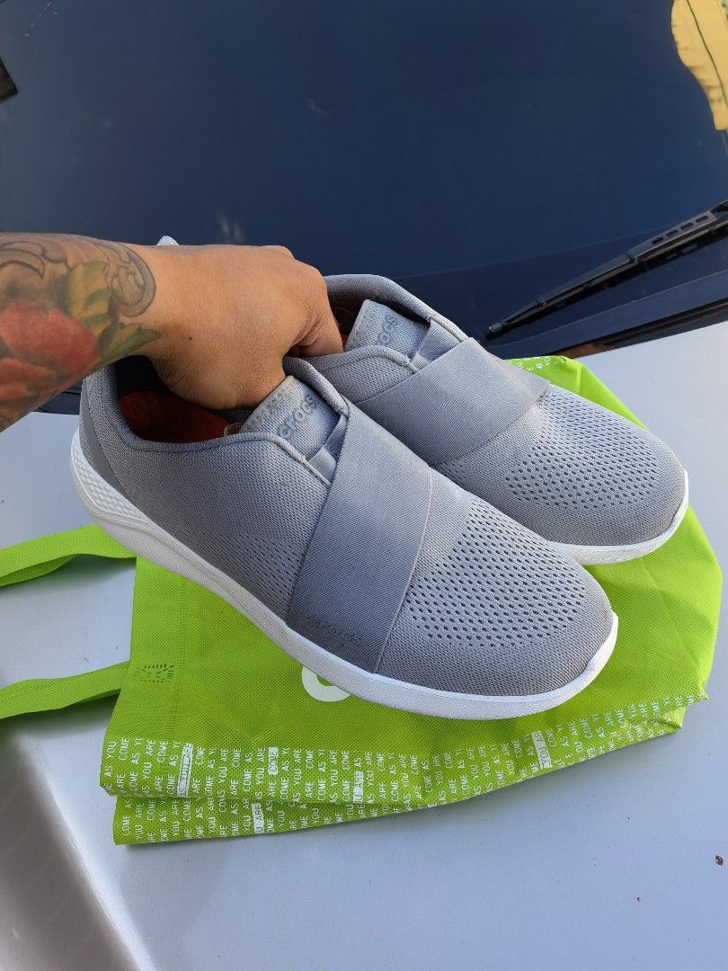 crocs literide shoes, Men's Fashion, Footwear, Sneakers on Carousell