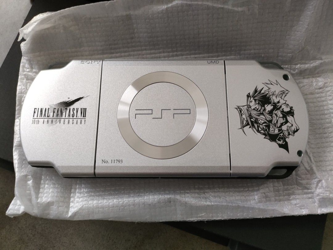 Final Fantasy VII Crisis Core Limited Edition PSP Playstation Portable ...