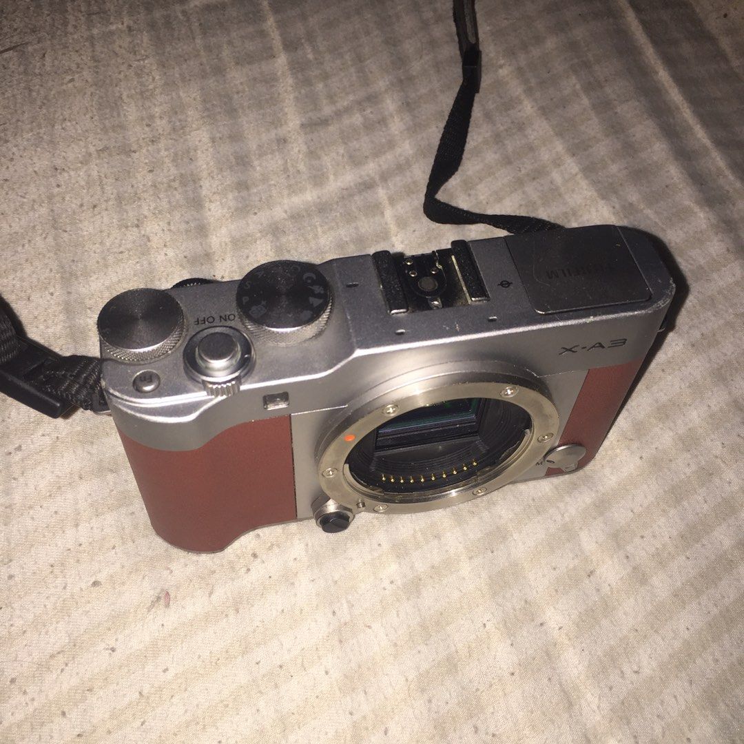 fujifilm mirrorless camera XA3 vlogging, Photography, Cameras on Carousell