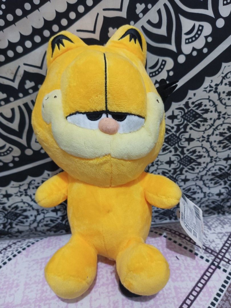 Garfield Original Stuffed Toy Plushie with papertag, Hobbies & Toys ...