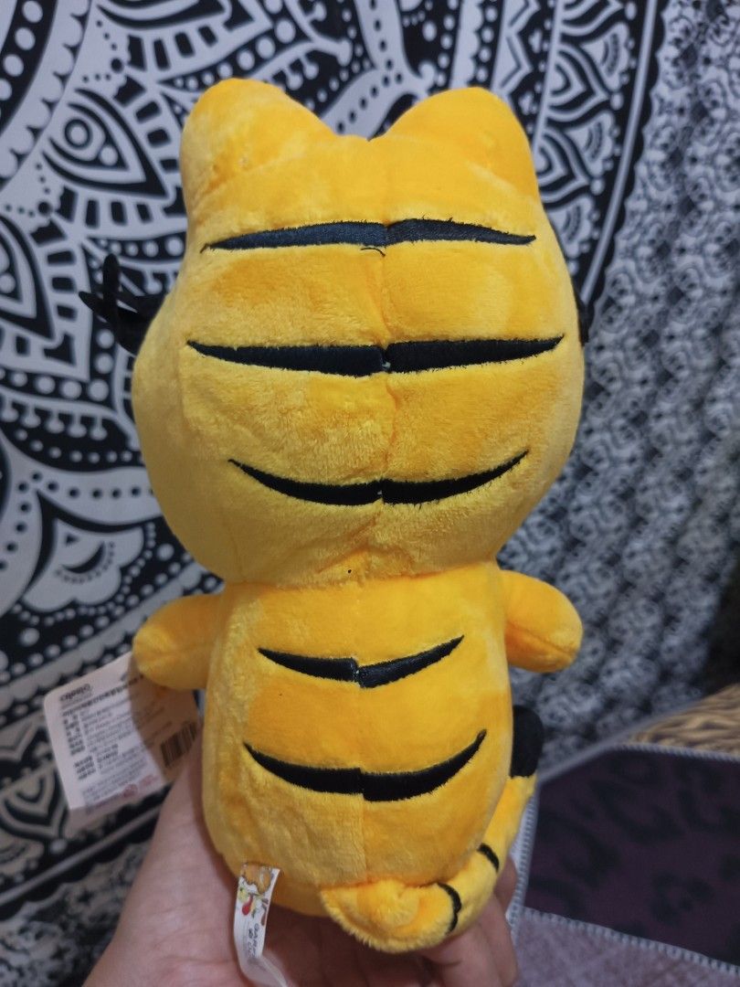 Garfield Original Stuffed Toy Plushie with papertag, Hobbies & Toys ...