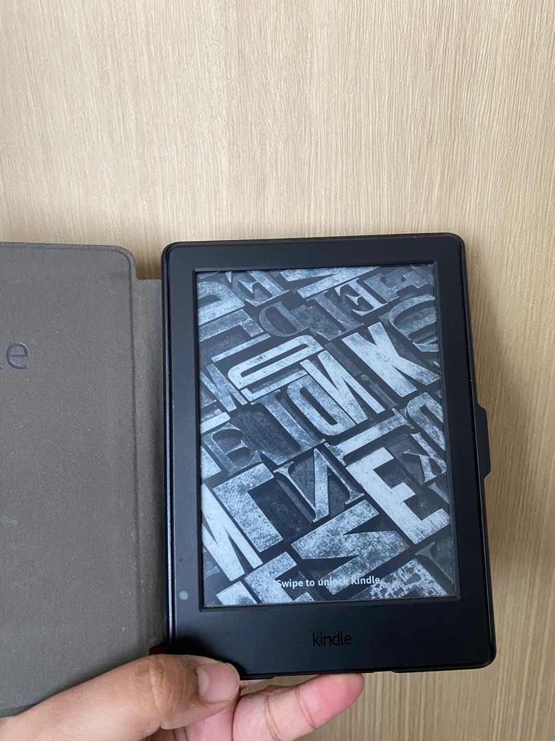 kindle 8th gen for sale, Computers & Tech, Laptops & Notebooks on Carousell