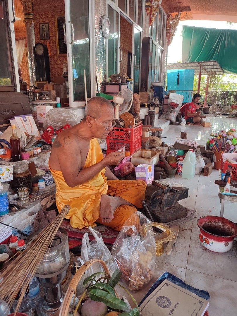 LP Anan Wat Bang Phli Noi, Hobbies & Toys, Memorabilia & Collectibles ...