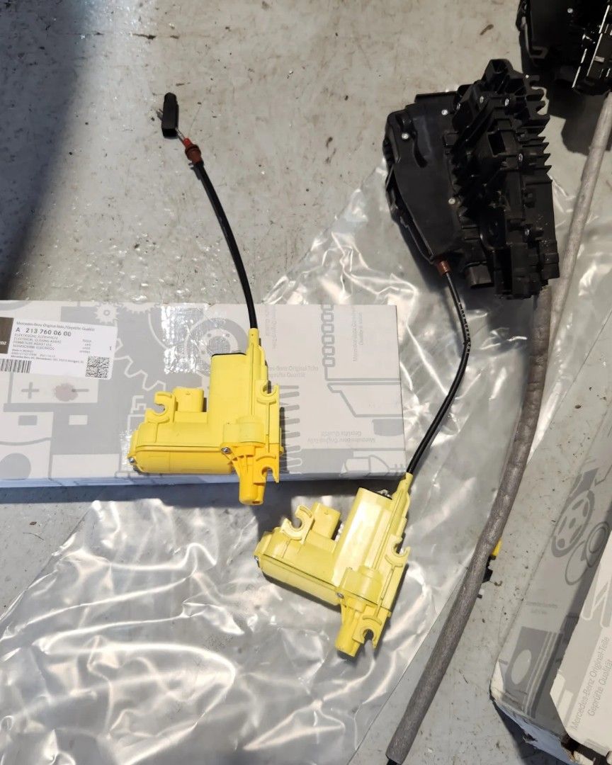 Mercedes-Benz W213 Replace Rear Door Lock, Rear Electrical Closing Aid ...