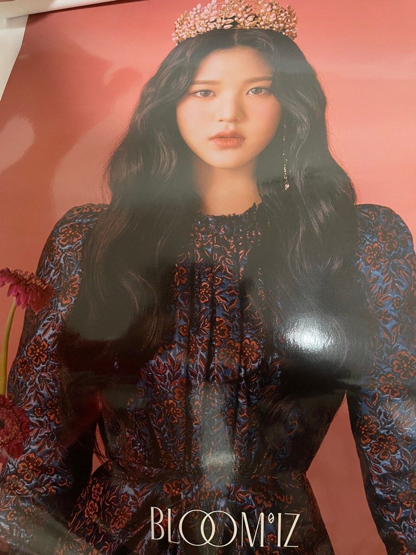 {NEW BUNDLE} BLOOMIZ Izone posters, Hobbies & Toys, Memorabilia & Collectibles, K-Wave on Carousell