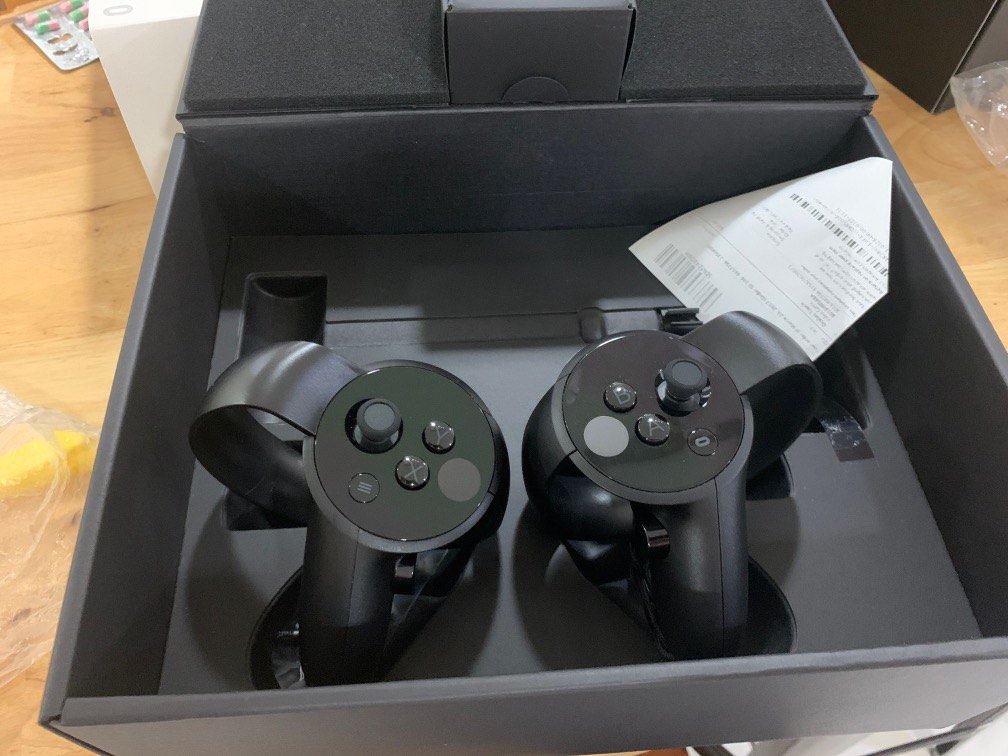 Oculus touch controllers 1st gen, Video Gaming, Gaming Accessories ...