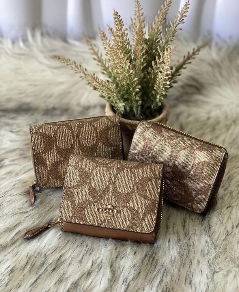 Original Coach Wallet, Luxury, Bags & Wallets on Carousell