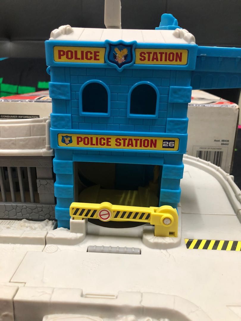 Original matchbox police station, Hobbies & Toys, Toys & Games on Carousell