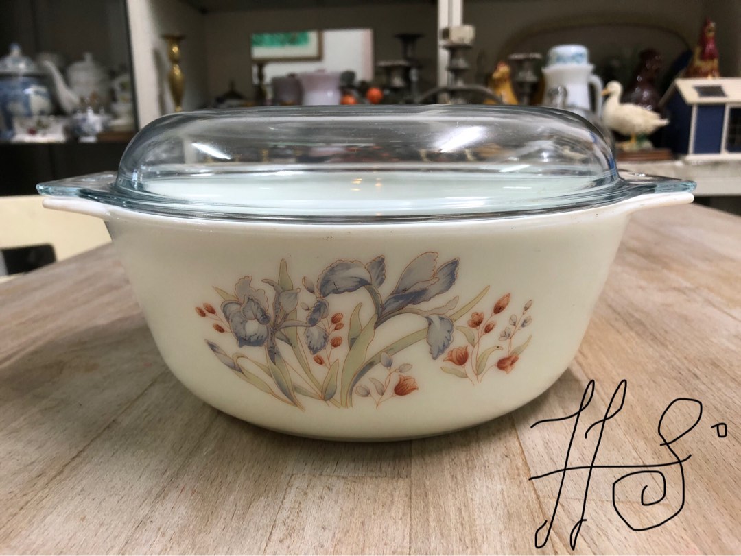 Pyrex england blue iris, Hobbies & Toys, Collectibles & Memorabilia ...