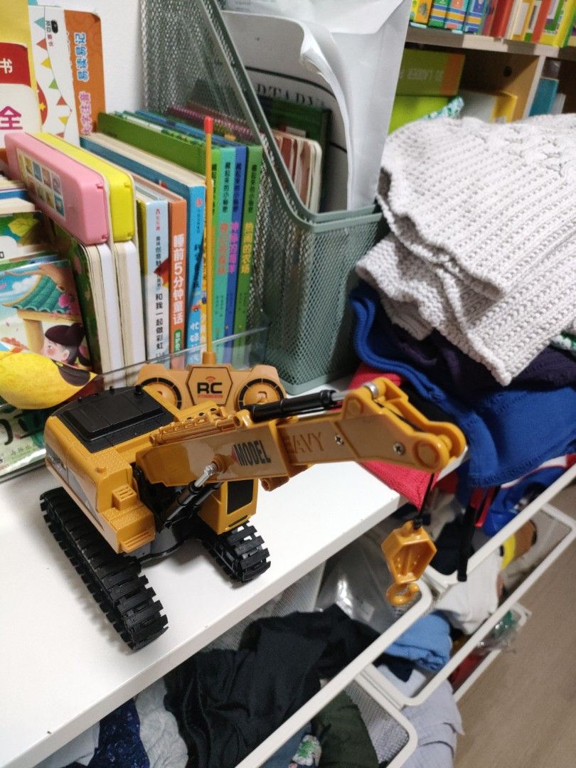 Remote control crane, Hobbies & Toys, Toys & Games on Carousell