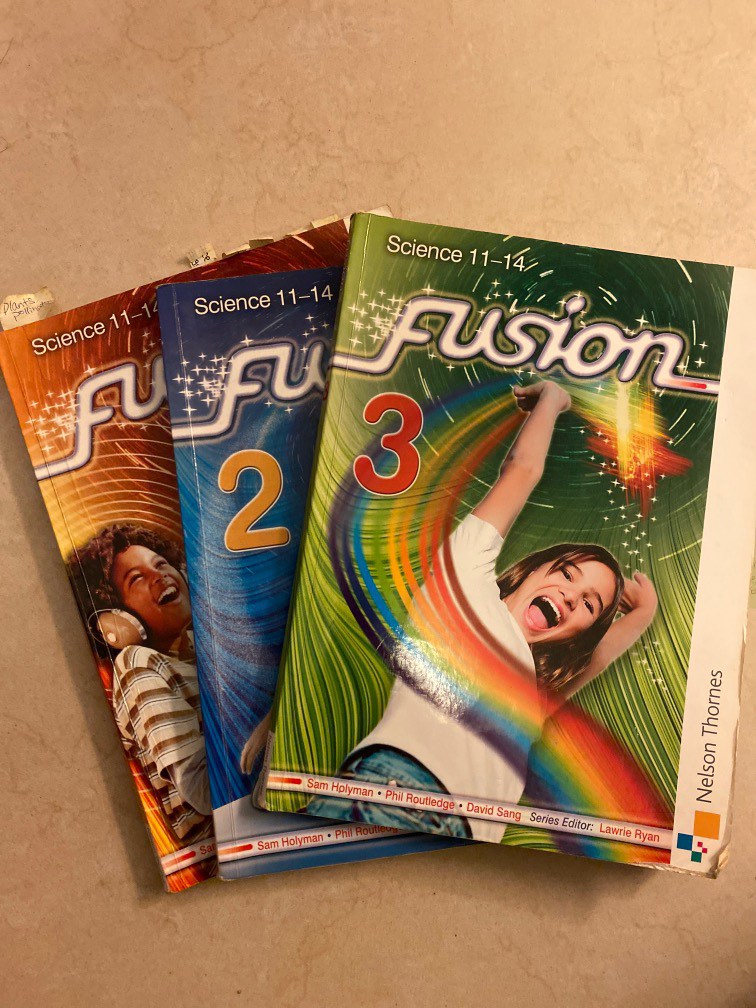 Secondary science textbook set - physics chemistry biology, 興趣及遊戲, 書本 ...