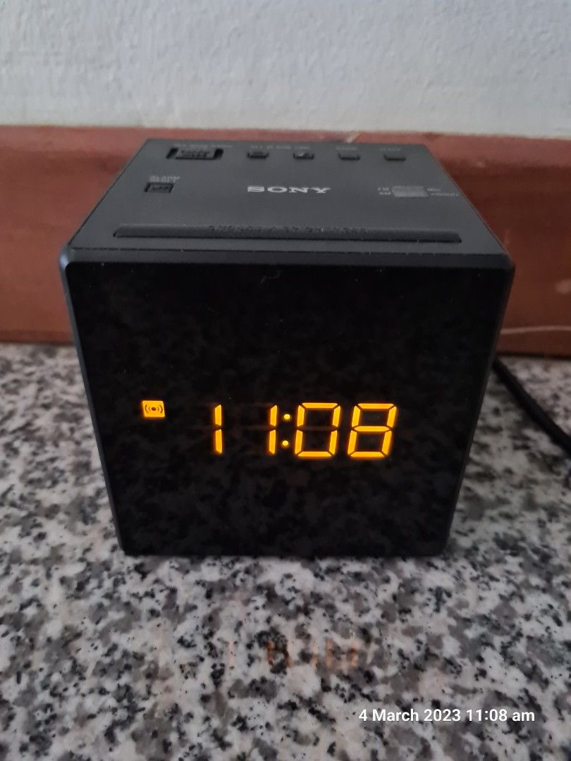 Sony Alarm clock radio, Furniture & Home Living, Home Decor, Clocks on ...