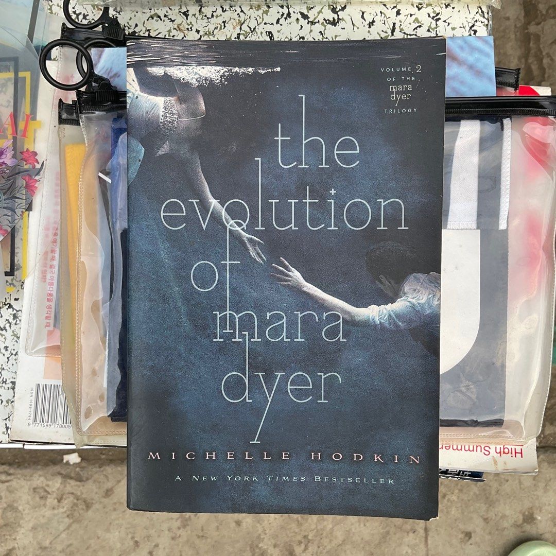 The Evolution of Mara Dyer - Michelle Hodkin, Hobbies & Toys, Books ...