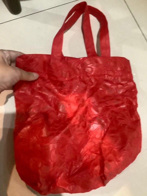 Tote bag merah, Fesyen Wanita, Tas & Dompet di Carousell