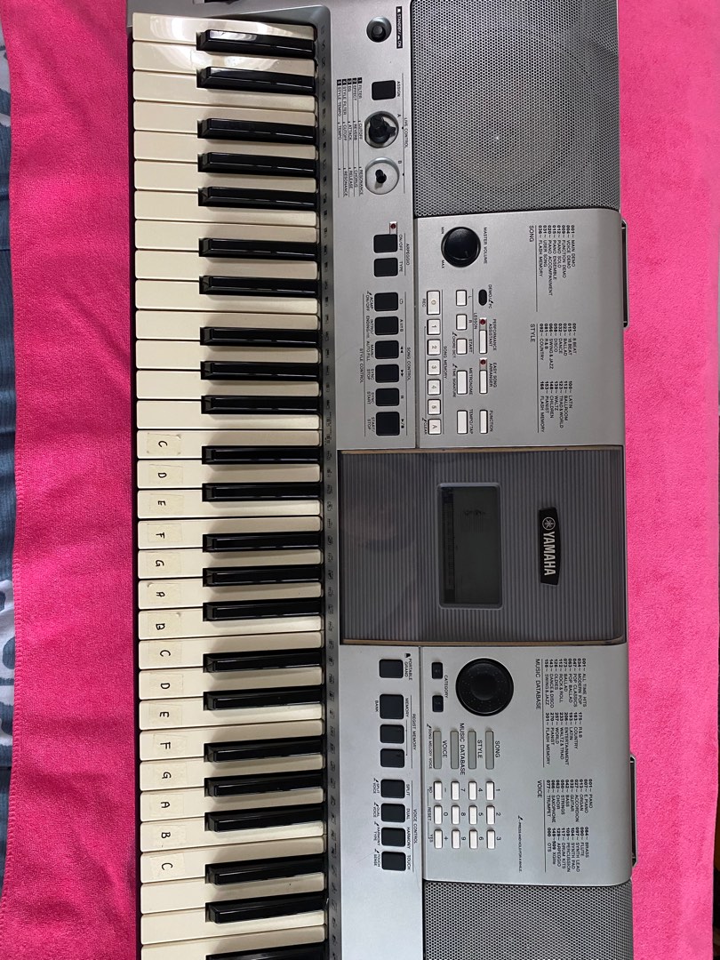 Yamaha keyboard PSR E413, Hobbies & Toys, Music & Media, Musical ...