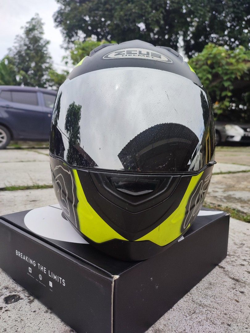 Zeus Full Face Helmet, Motorbikes on Carousell