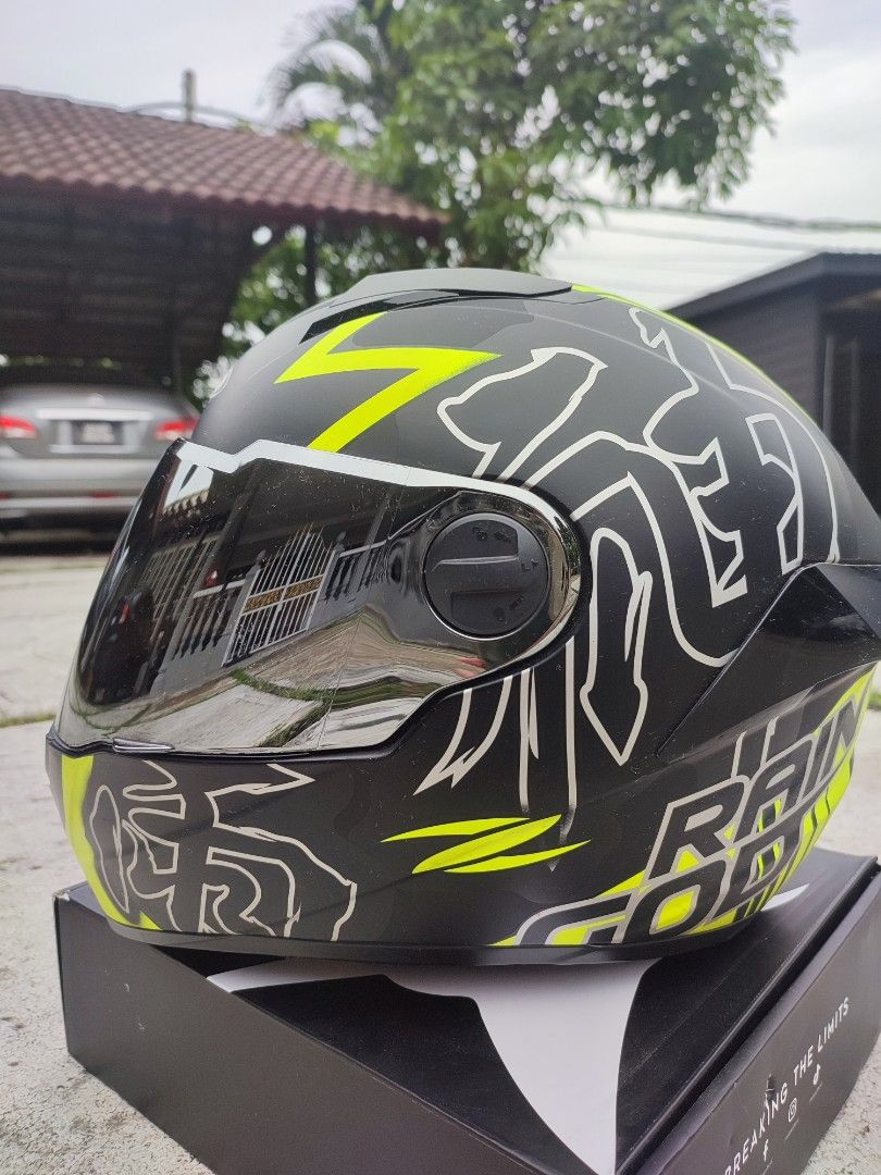 Zeus Full Face Helmet, Motorbikes on Carousell