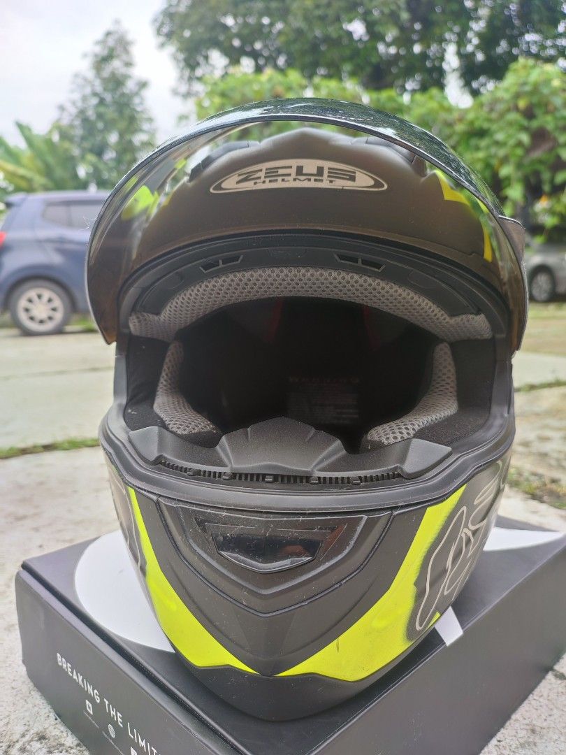 Zeus Full Face Helmet, Motorbikes on Carousell