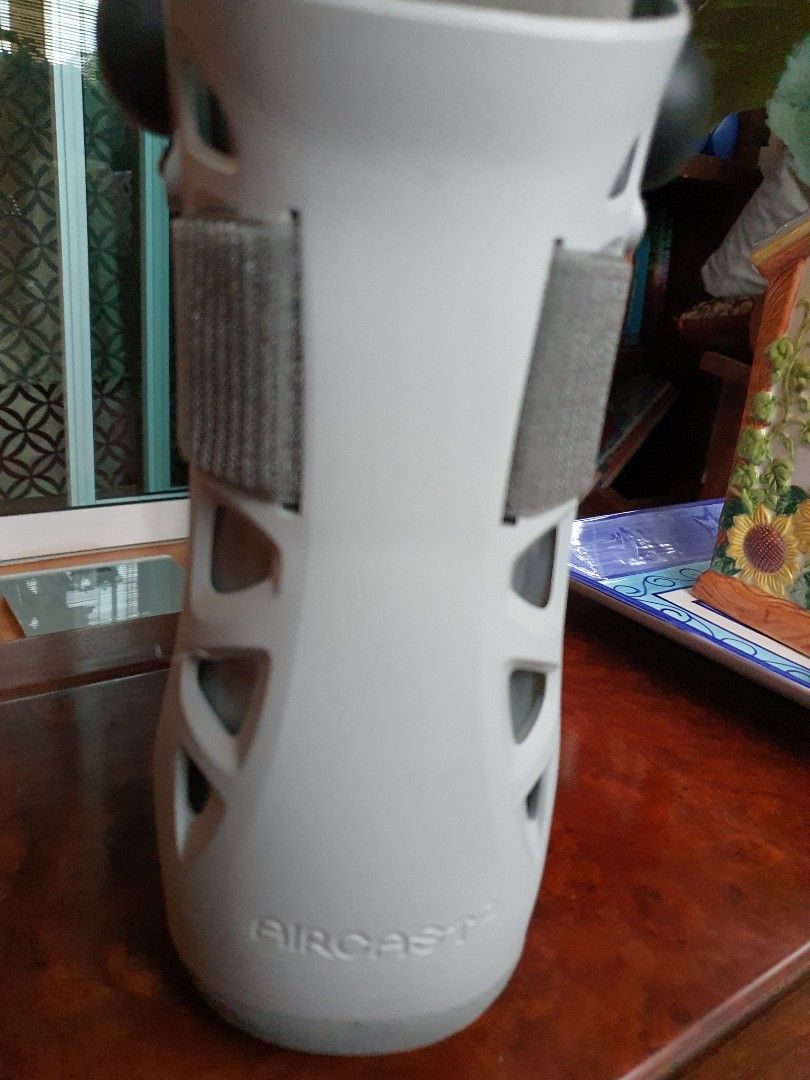 AIRCAST AirSELECT WALKING BOOT, Health & Nutrition, Assistive ...