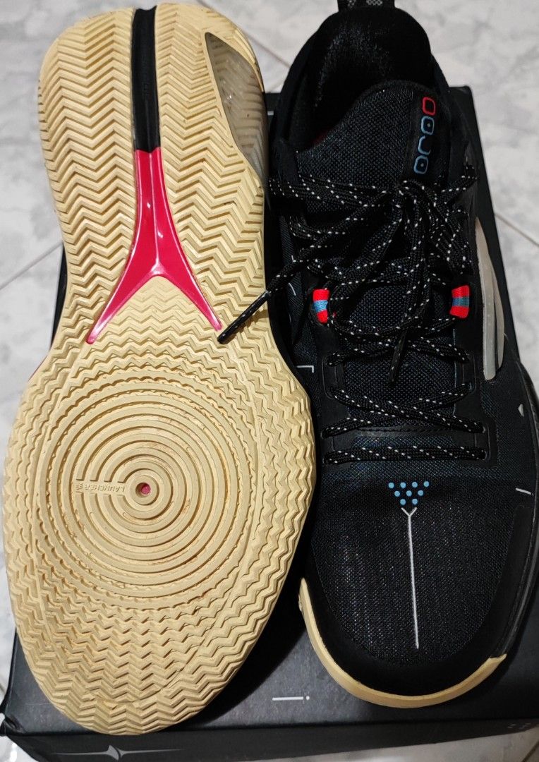 Basketball Shoes - Lining Speed 9, Everything Else on Carousell